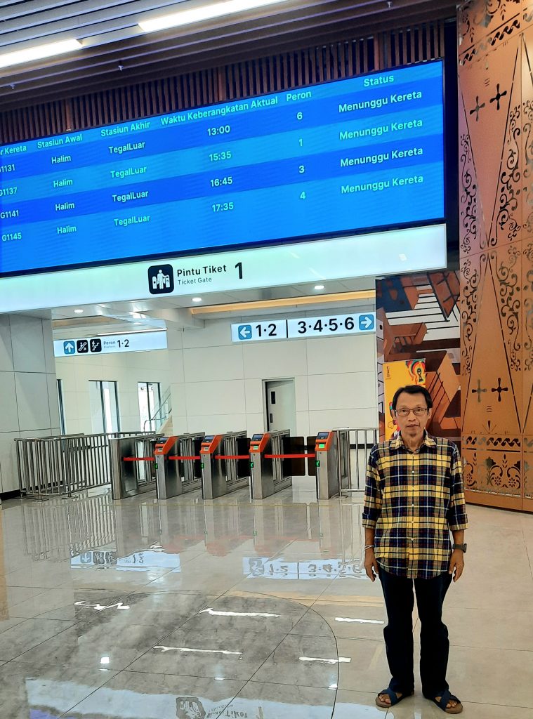 Kereta Cepat Whoosh Halim – Padalarang – Amarta ID