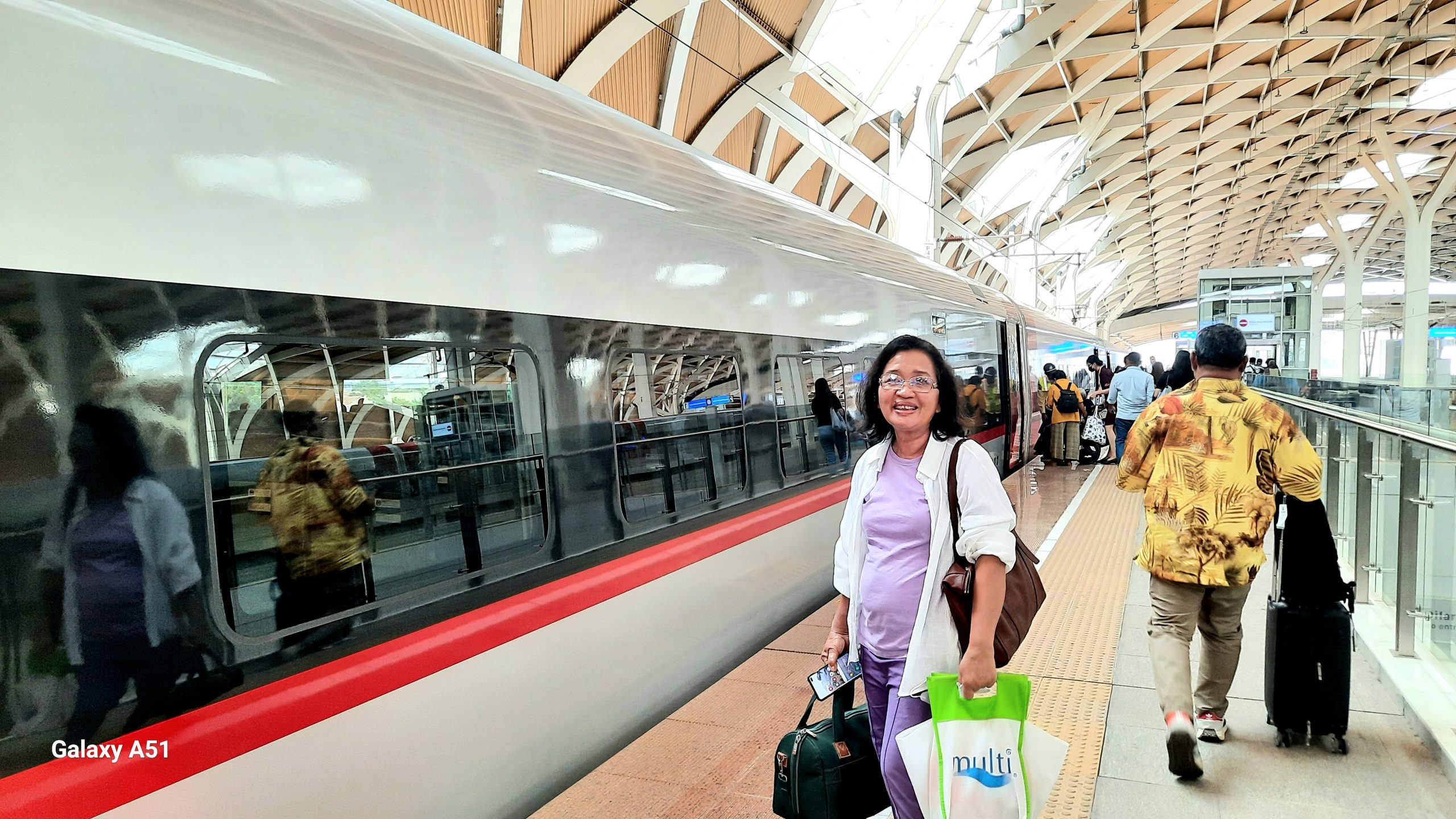 Kereta Cepat Whoosh Halim – Padalarang – Amarta ID